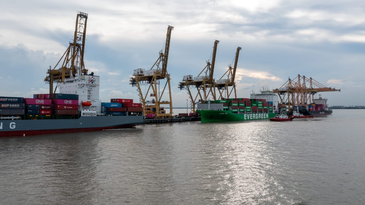 Hingga November, TPS Surabaya Sudah Tangani 1.436.951 TEUs – Ocean Week